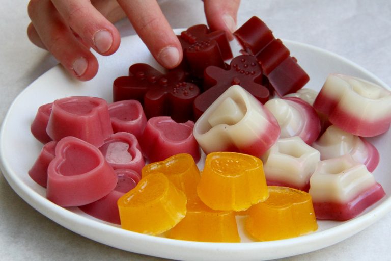 Serves : approx. 15 jubes